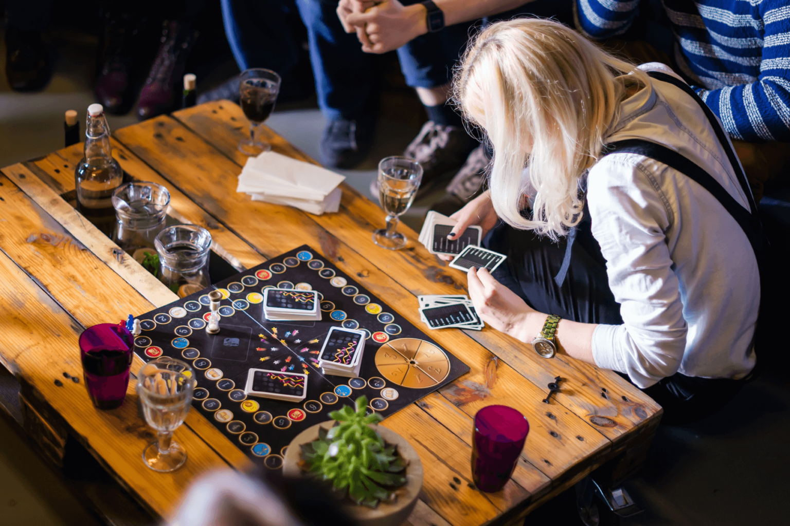 How to Host a Game Night for Adults | Paperless Post