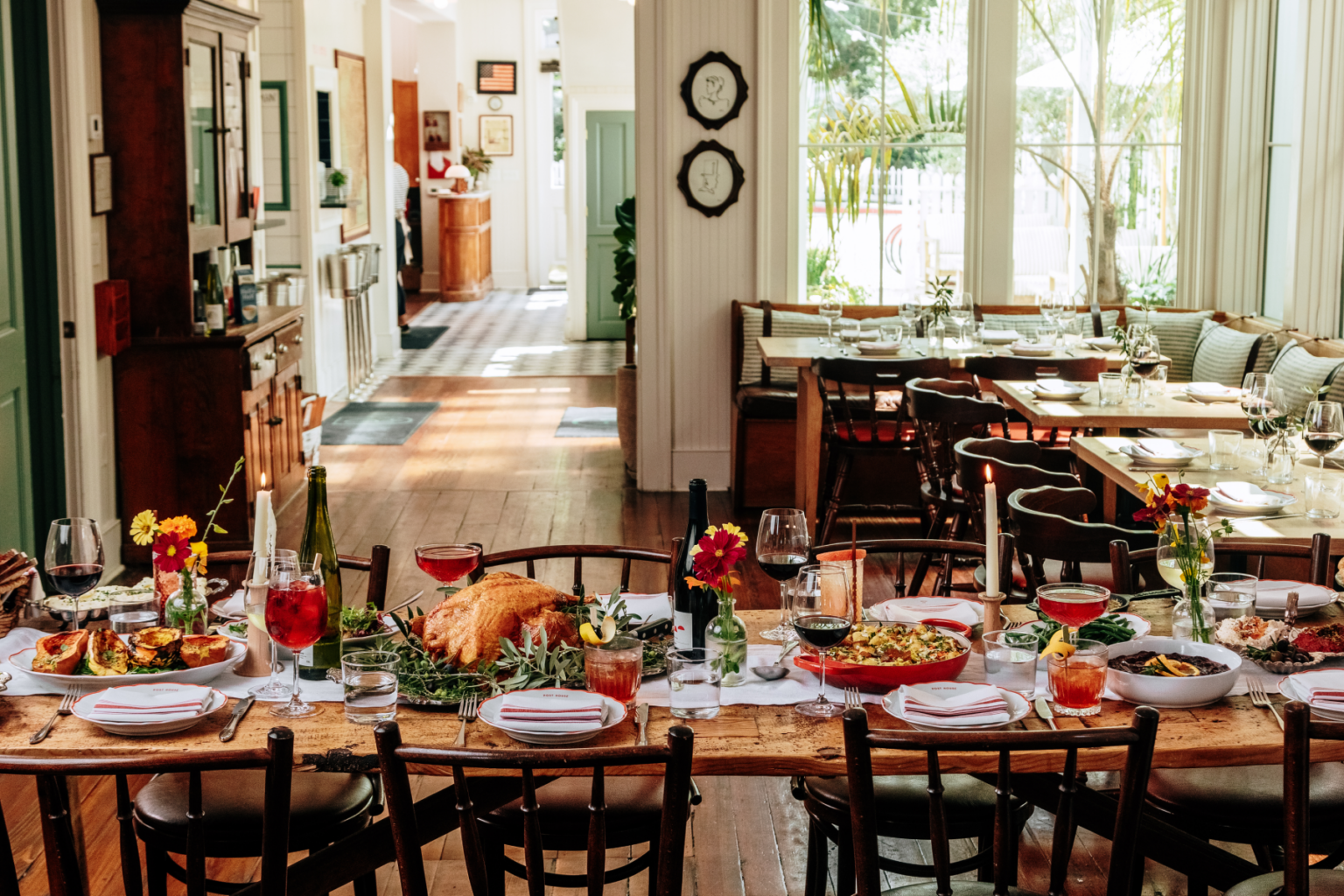 How to Host Thanksgiving Like a Hospitality Pro | Paperless Post