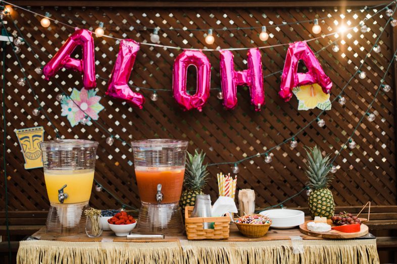 18 Indoor and Outdoor Graduation Party Ideas | Paperless Post